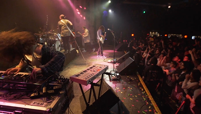Watch White Reaper shred "The World's Best American Band" live at Metro ...